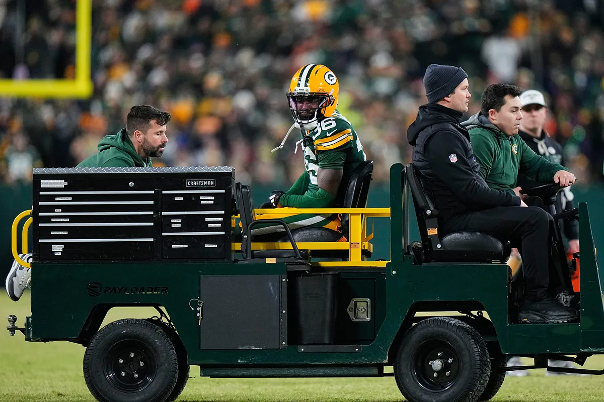 Packers cornerback Kamal Hadden carted off after gruesome leg injury ...