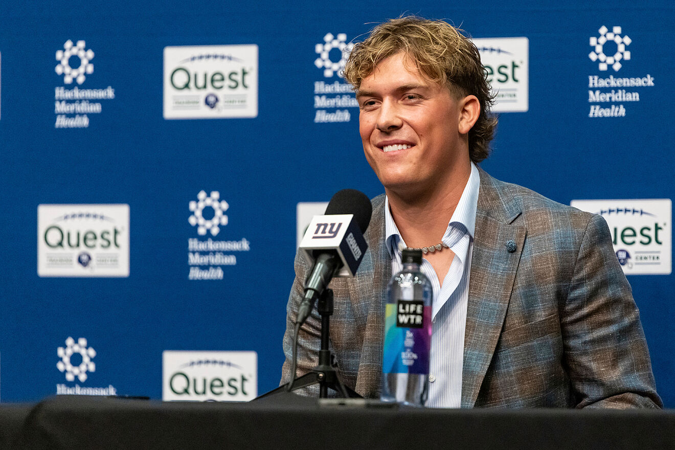 Jaxson Dart springs surprise with glamorous photo alongside mom Kara ...