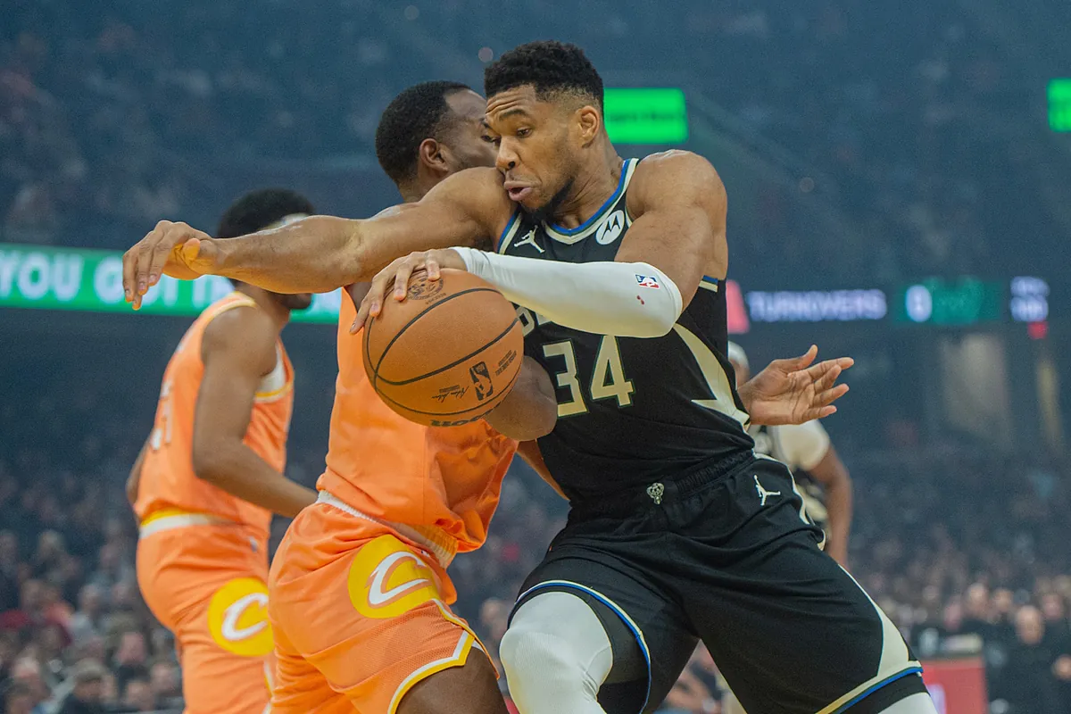 Giannis Antetokounmpo leaves game vs. Cavaliers with groin injury | Marca