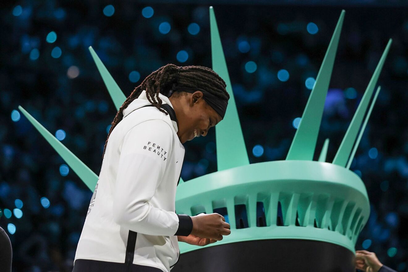 New York Liberty receive their WNBA championship rings after defeating ...