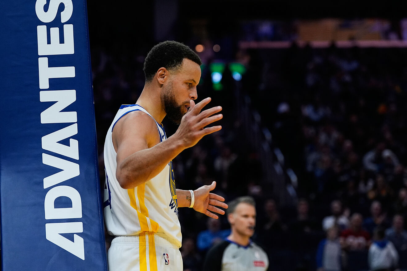 Caitlin Clark 'helps' Stephen Curry break Michael Jordan's record | Marca