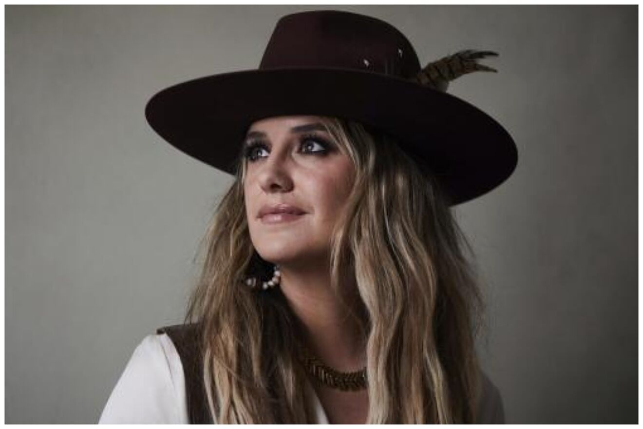 Lainey Wilson: How rich is the country singer-songwriter? | Marca