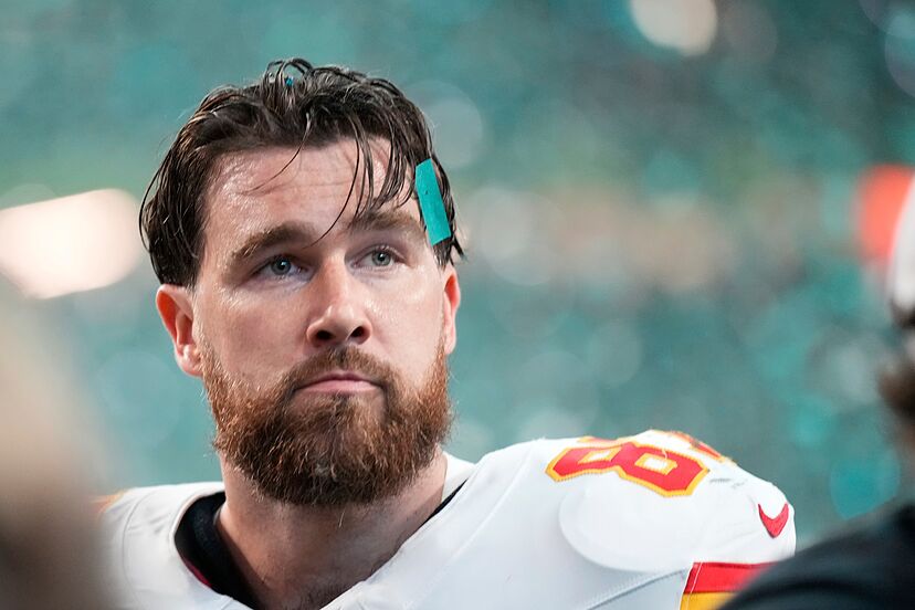 travis kelce contract