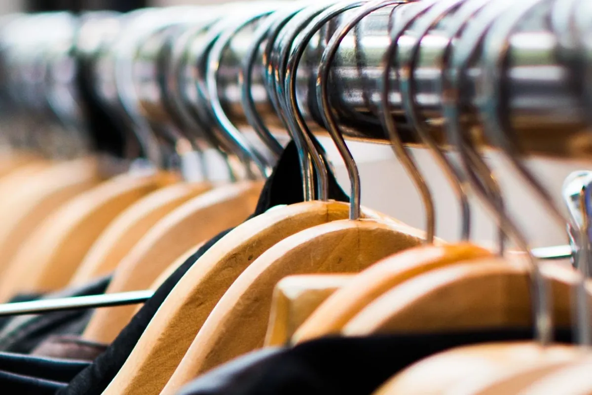 Why older people tend to wear black more often, according to psychology ...