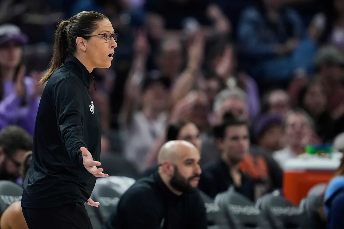 Problems in the Indiana Fever locker room? The latest loss without ...