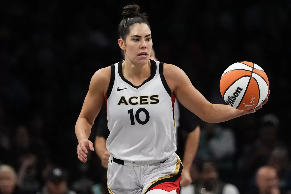 Kelsey Plum has to explain herself after words Caitlin Clark fans didn ...