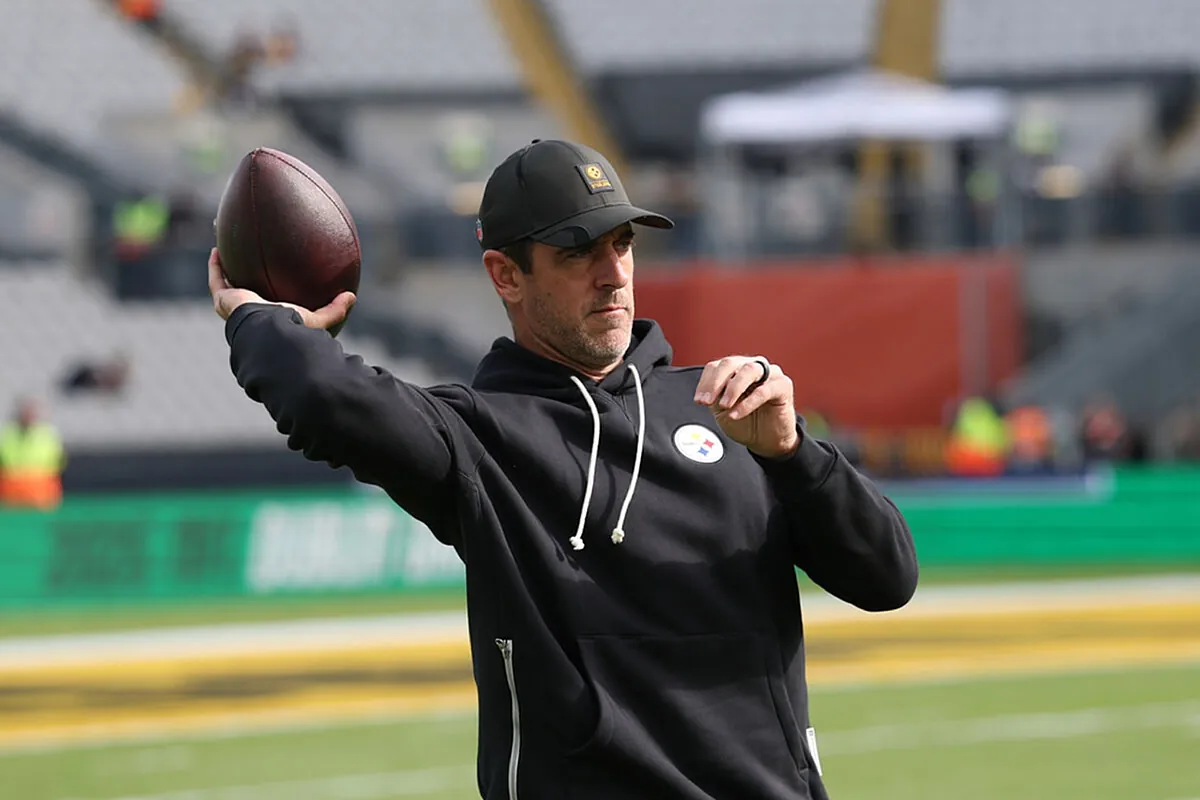 Deion and Shedeur Sanders, the dynasty that made Aaron Rodgers historic ...