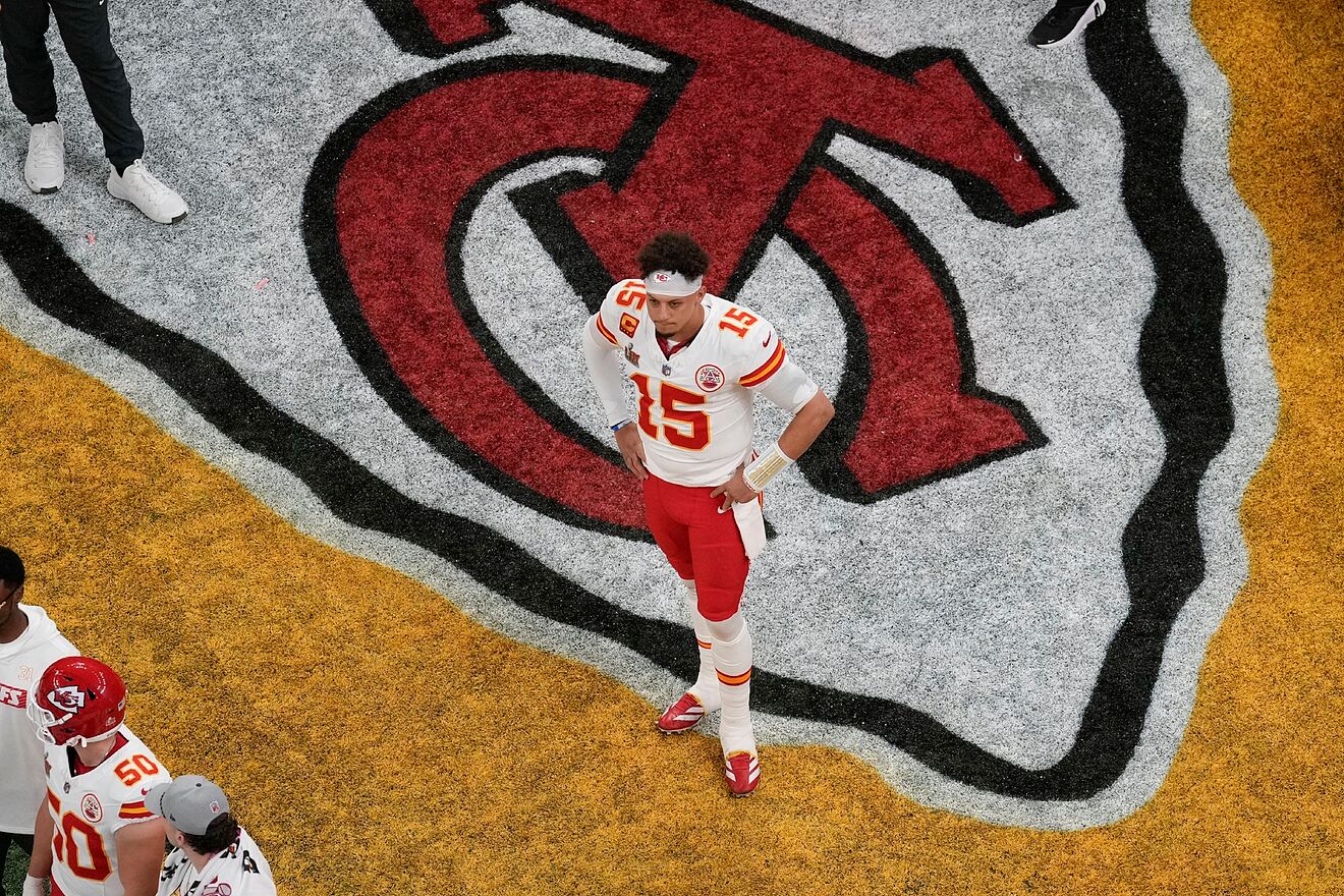 Patrick Mahomes makes ugly gesture to teammate he refused to console ...