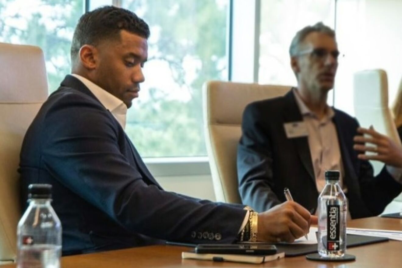 Russell Wilson joining Patrick Mahomes in promoting Essentia Water? | Marca