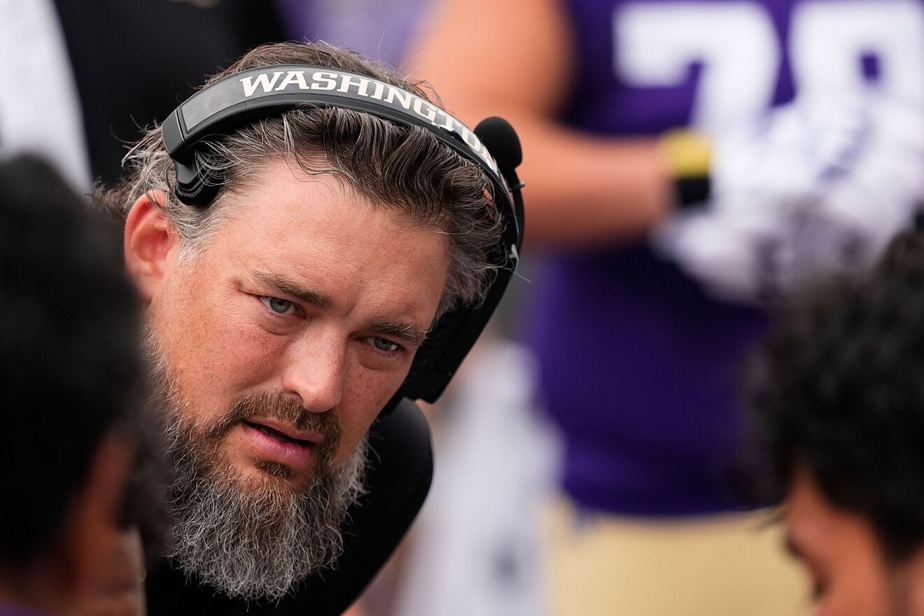 Raiders Coach Brennan Carroll's strange video leaves everyone stunned ...
