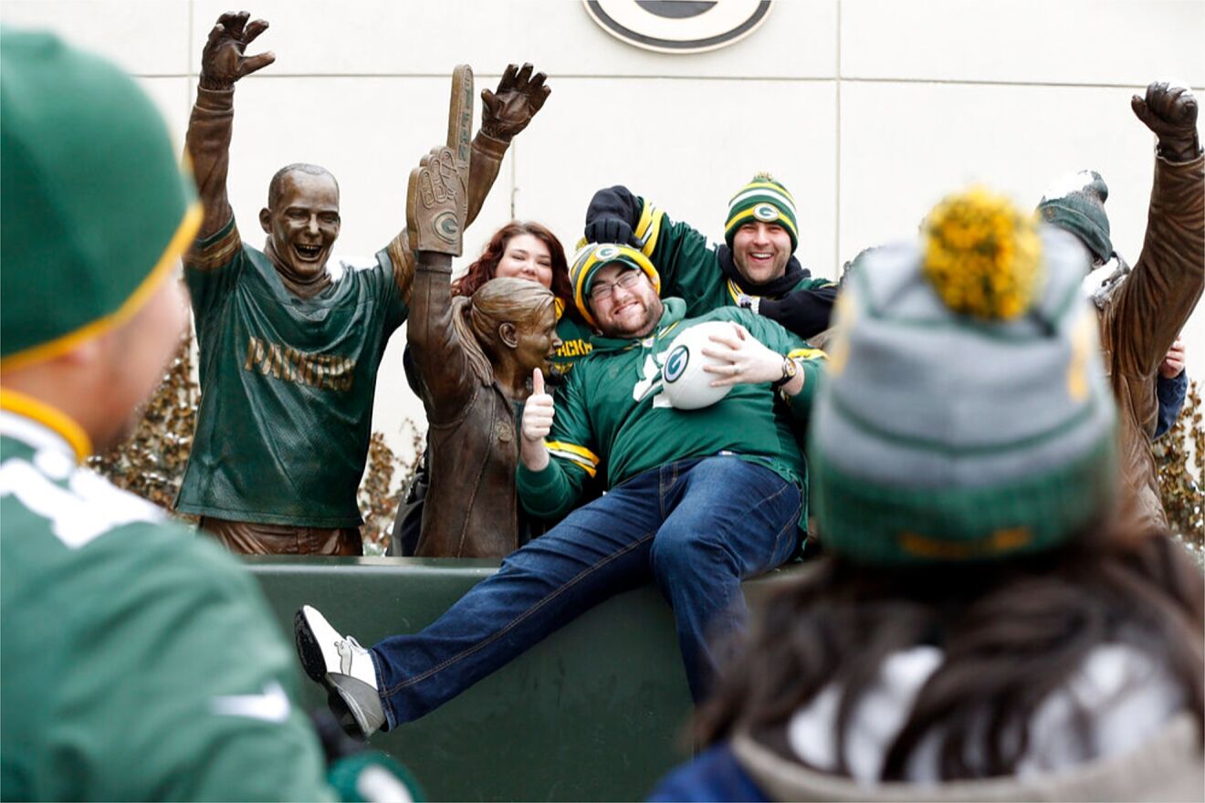 The Lambeau Leap: Where did it start and why is it a Packers tradition ...