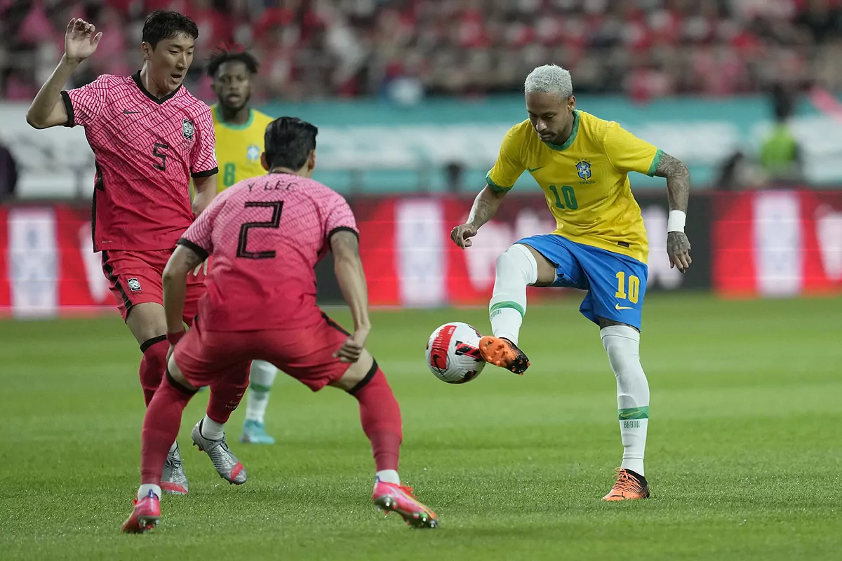Neymar's touching gesture to a little boy captures the hearts of Brazil ...