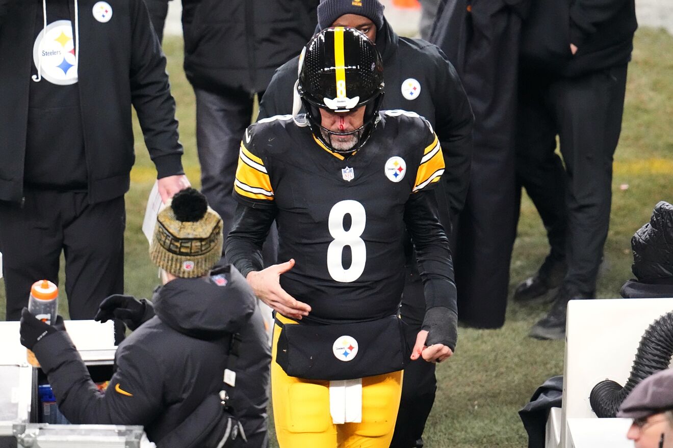 Bloody Sunday: The horrific image of Aaron Rodgers with his face ...