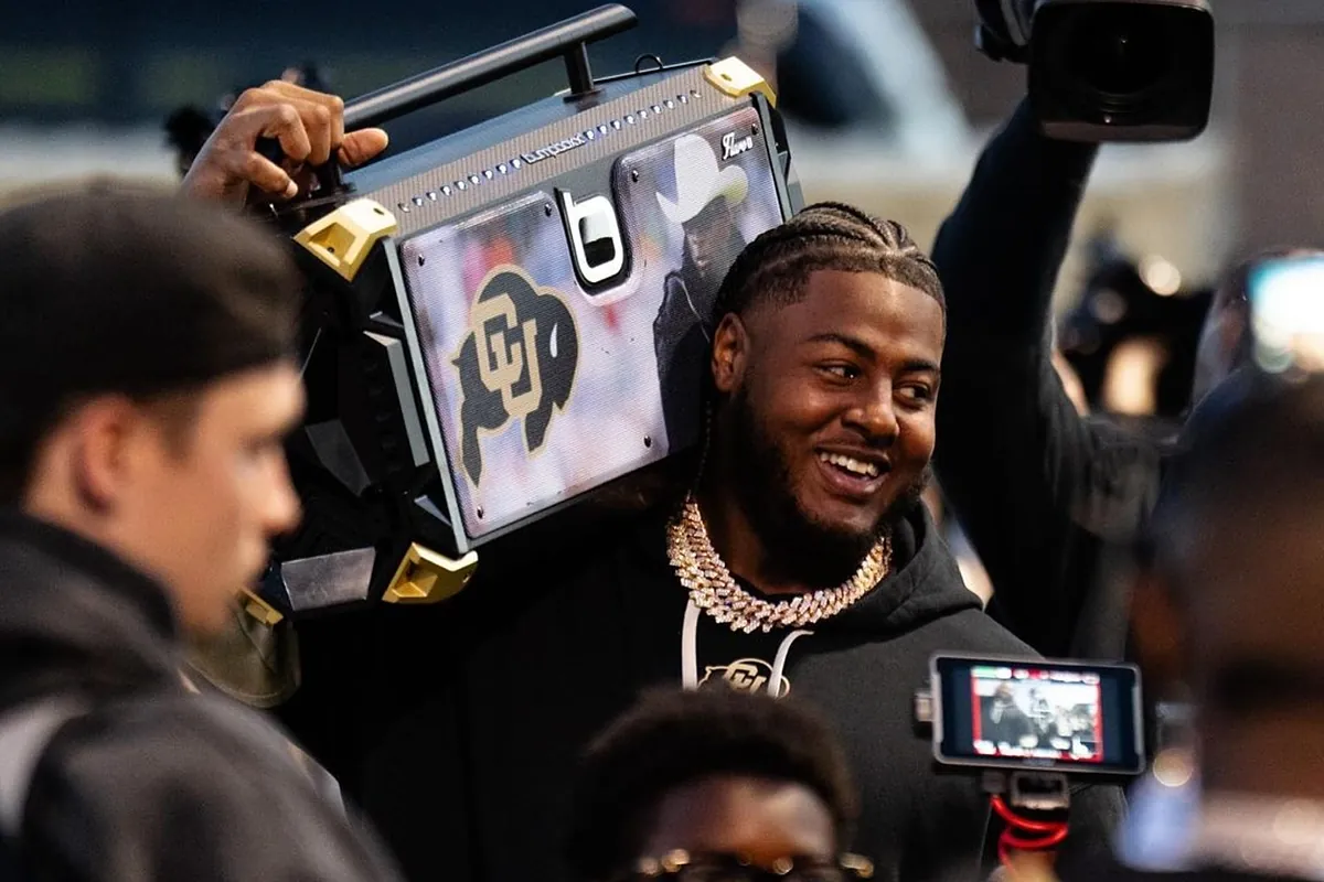 Did Shedeur Sanders really gift a Maybach to Jordan Seaton or are they ...
